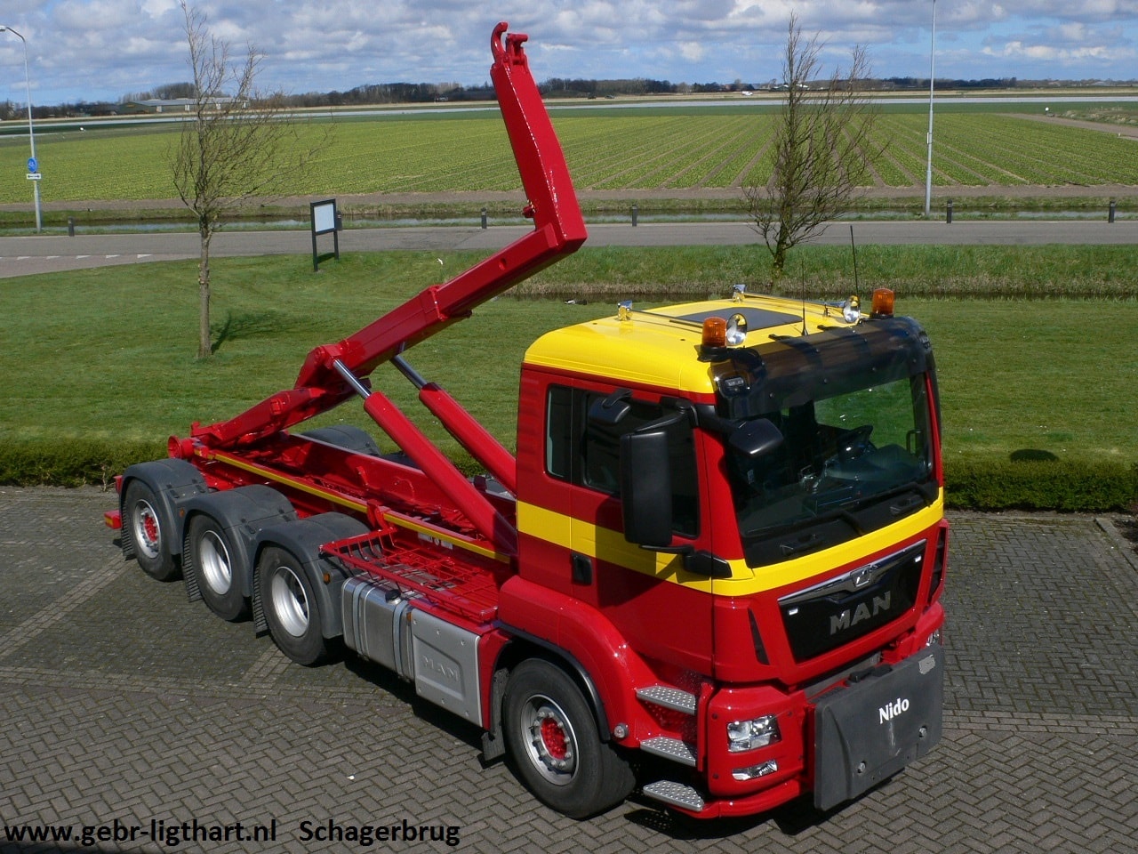 Nieuwe VDL haakarm installatie gereed voor gebruik............. - Gebr ...